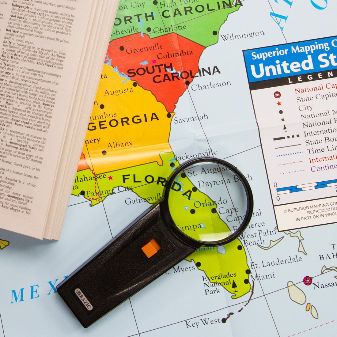 BAZIC Round 3x Lighted Magnifier – TheOutfit.me